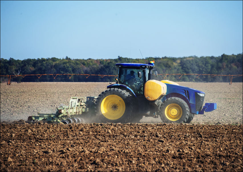 A tractor in Tunica County Mississippi., Carol Highsmith - plakat 30x20 ...