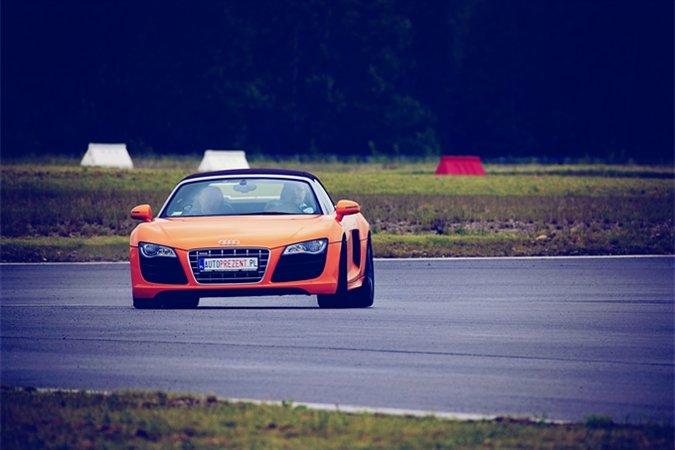 Audi R8 V8 vs Audi R8 V10 - Inna marka | Karty prezentowe Sklep EMPIK.COM