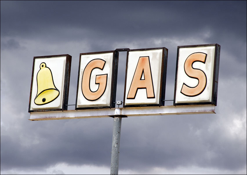 Bell Gas Sign in Truxton, Arizona., Carol Highsmith - plakat 70x50 cm ...