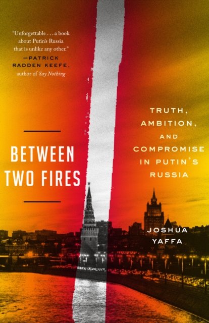 Between Two Fires - Joshua Yaffa | Książka w Empik