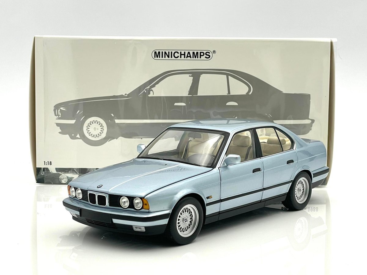BMW 535i (E34) - 1988 (light blue metallic) Minichamps 1:18 ...