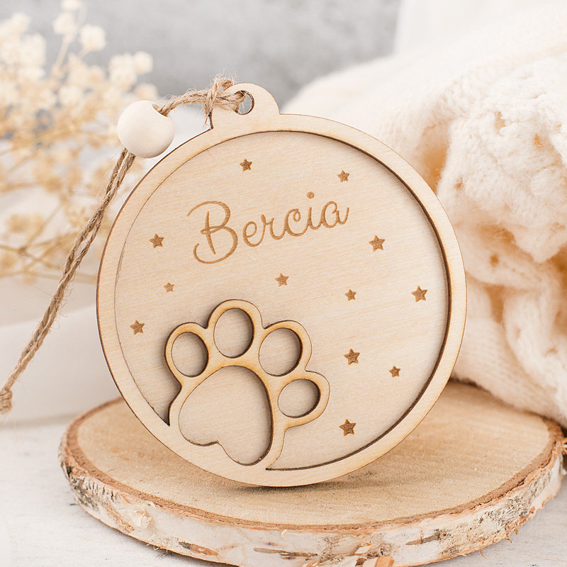 BOMBKA zawieszka drewniana świąteczna Łapka psa z imieniem ...