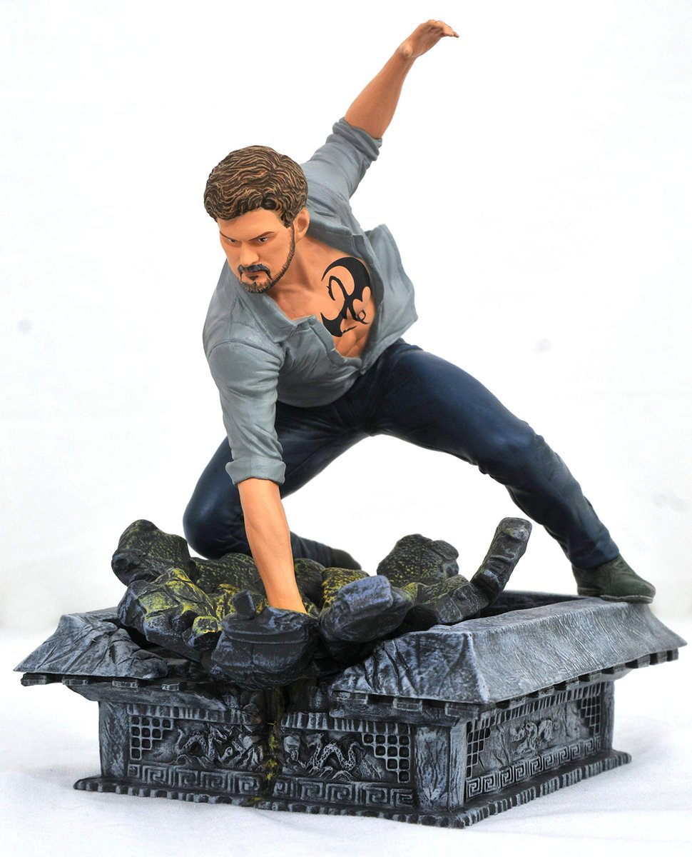 Diamond Select Toys Marvel Gallery: Netflix Defenders Iron Fist PVC ...