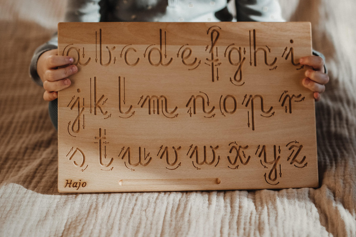 Drewniana tablica grafomotoryczna litery pisane małe - Hajo Kids ...