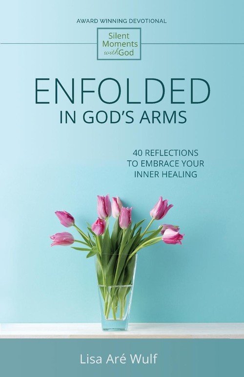 Enfolded in God's Arms - Wulf Lisa Are | Książka w Empik