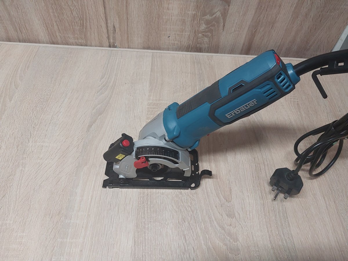 ERBAUER MINI PILARKA Piła do drewna mini Erbauer 650 W - Erbauer ...