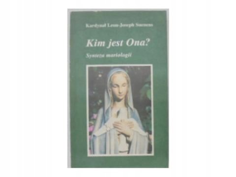 Kim jest Ona? - Suenens Leon Joseph | Książka w Empik