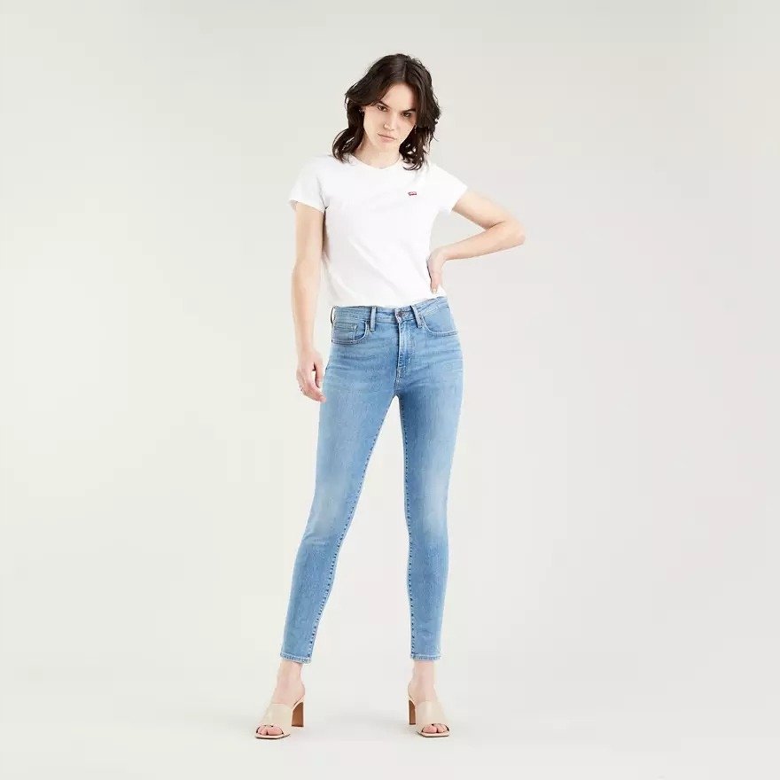 LEVI'S JEANSY DOPASOWANE RURKI DAMSKIE Z BAWEŁNY I ELASTANU W24 L32 7BA ...