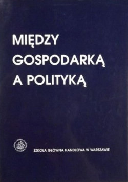 Między gospodarką a polityką - Opracowanie zbiorowe | Książka w Empik