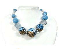 Naszyjnik z malowanego drewna jasnoniebieski, złoty i szary 01 ...