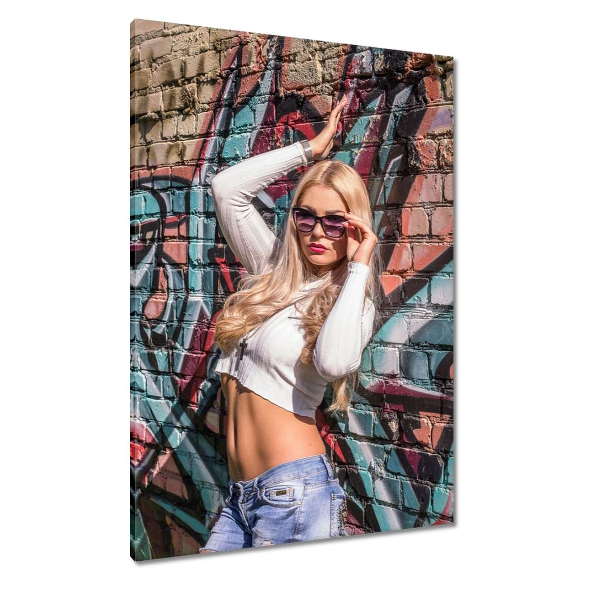 Obraz Blondynka w okularach, 70x100cm - ZeSmakiem | Sklep EMPIK.COM