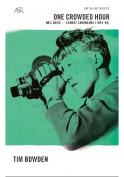 One Crowded Hour - Tim Bowden | Książka w Empik