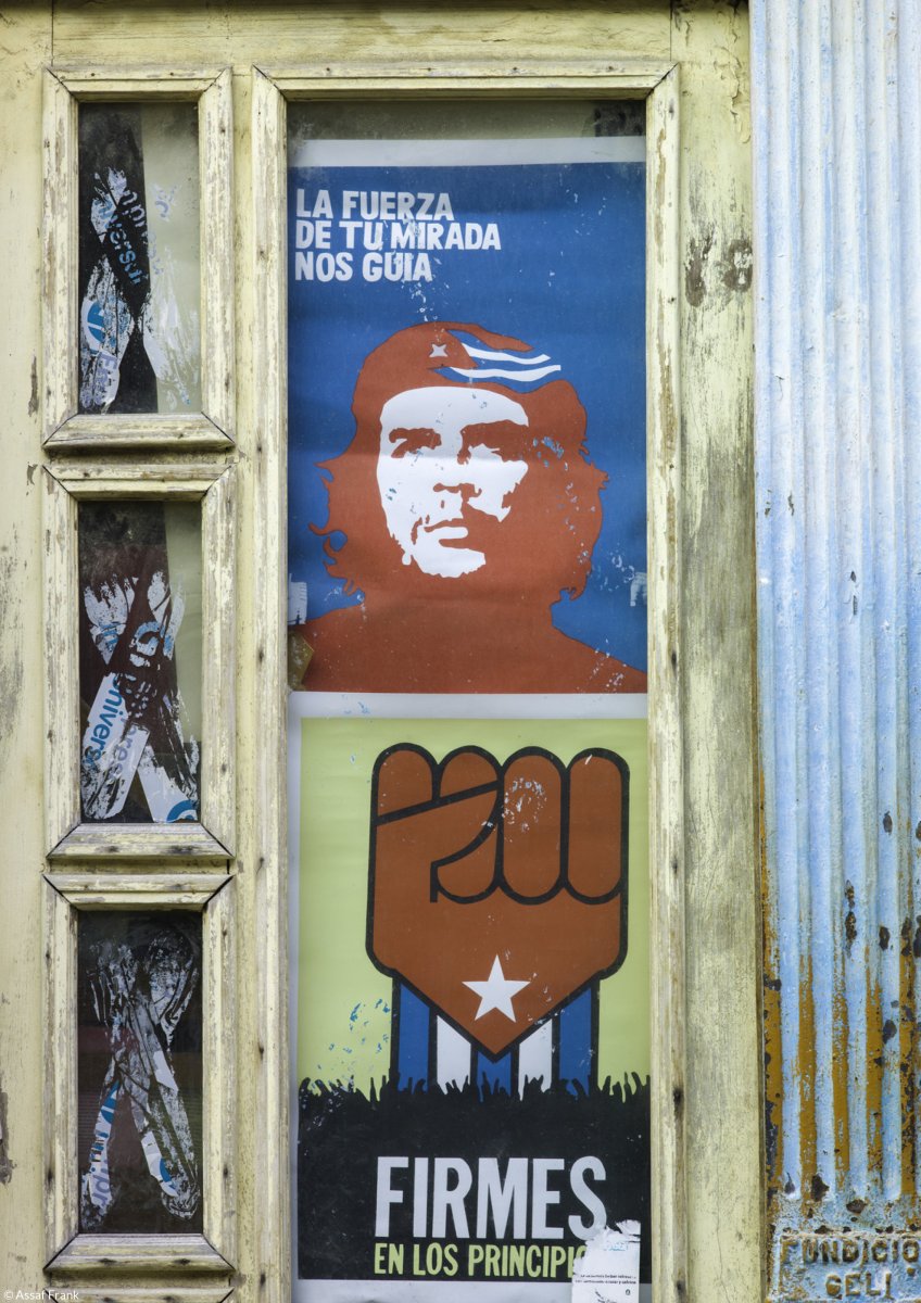 Plakat 21x29,7cm Plakat Che Guevary na oknie, Assa - Zakito Posters ...