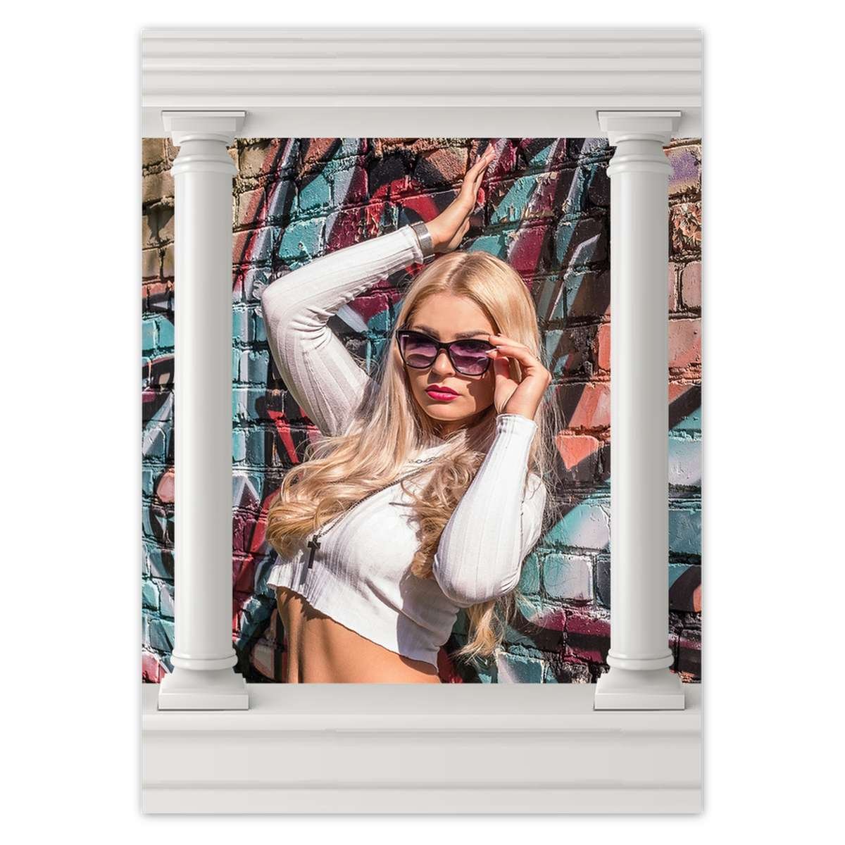 Plakat Blondynka w okularach, 50x70 cm - ZeSmakiem | Sklep EMPIK.COM