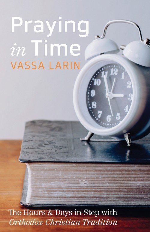 Praying in Time - Vassa Larin | Książka w Empik