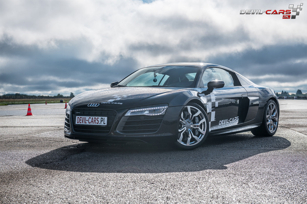 Przejazd Nissan GTR vs Audi R8 po torze Tor Łódź (1 okrążenie) - DEVIL ...