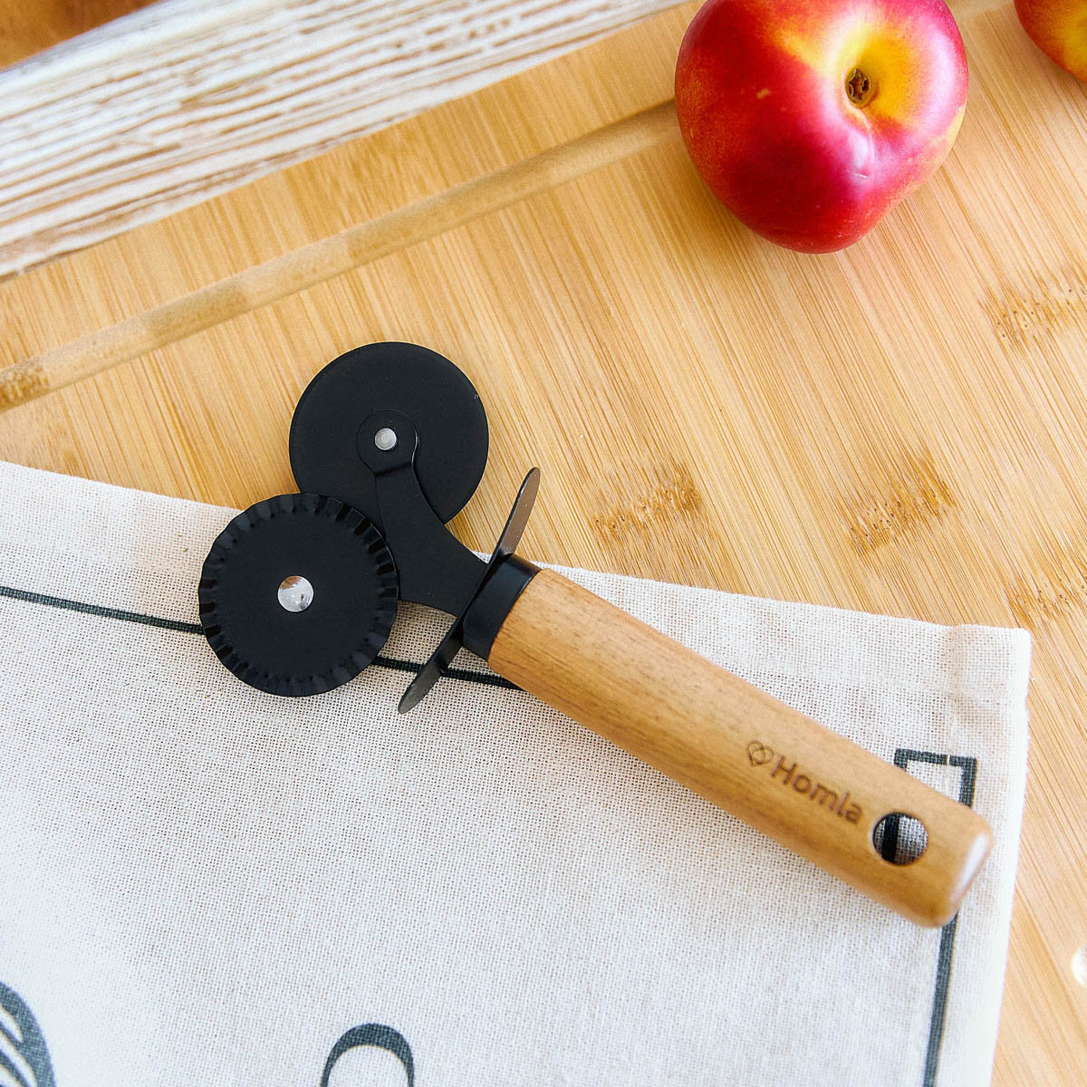 Radełko CRUSHER do makaronu, pierogów, ciasteczek z drewnianą rączką 16x7,5 cm HOMLA - Homla ...