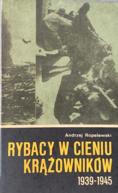 Rybacy w cieniu krążowników - W opisie | Książka w Empik