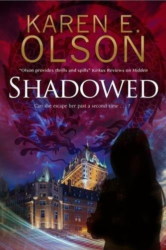 Shadowed - Karen E. Olson | Książka w Empik