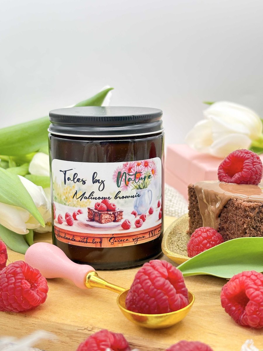 Świeca sojowa Malinowe brownie 180 ml - Tales by Nature | Sklep EMPIK.COM