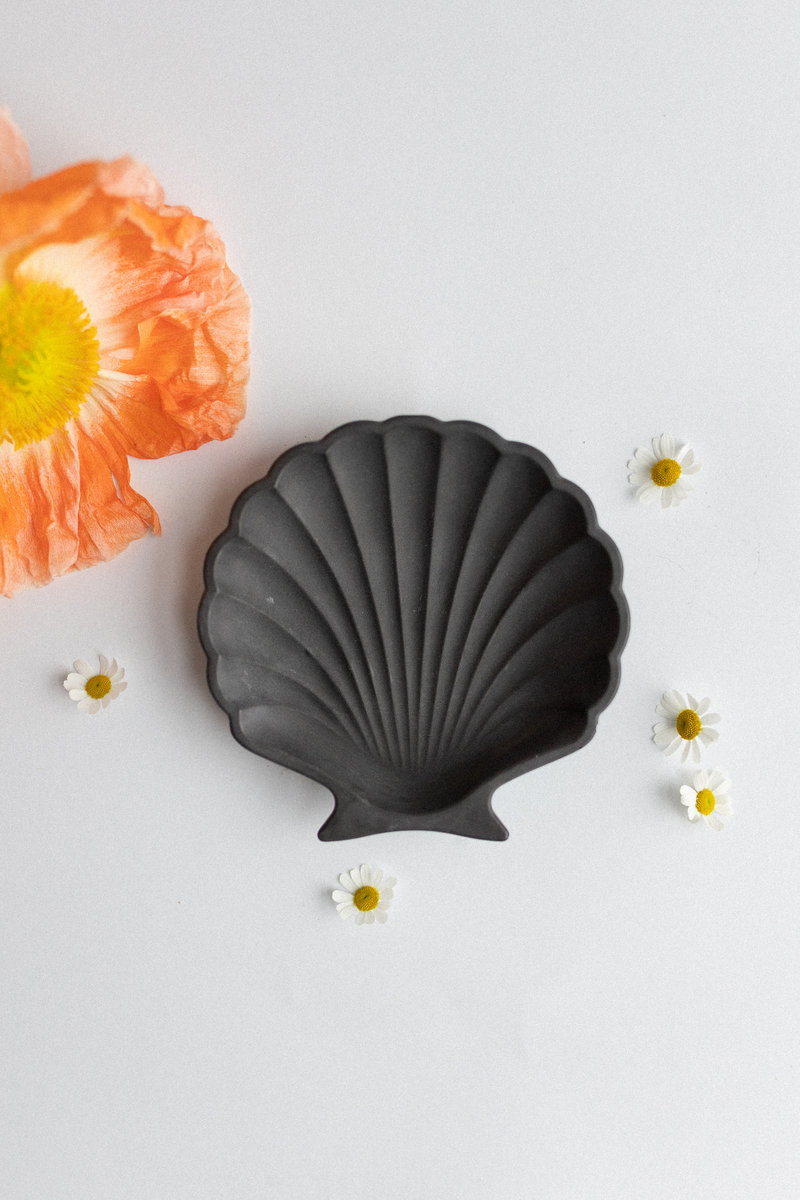 Taca Muszelka Czarna - manumanu decor | Sklep EMPIK.COM