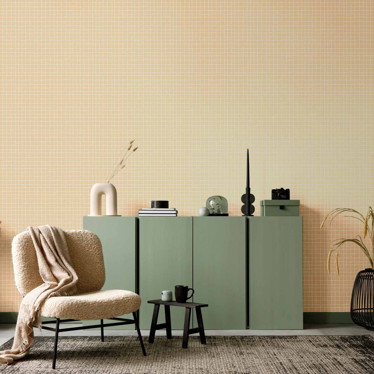 Tapeta - Falujące linie - kremowa kratka na szumiącym pastelowym tle ...