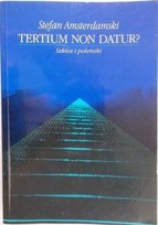 Tertium non datur Szkice i polemiki - W opisie | Książka w Empik