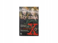 zły znak - Peterson Royce Anya | Książka w Empik