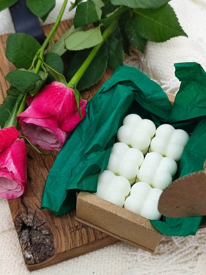 Zapachowy wosk sojowy do kominka Różany ogród - Tales by Nature | Sklep EMPIK.COM